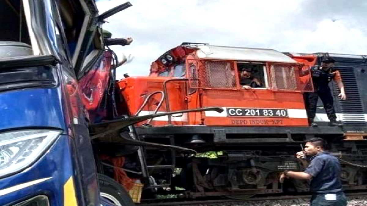 4 Penumpang Bus Putra Sulung Tewas Usai Tertabrak Kereta Di Perlintasan Tanpa Palang Pintu