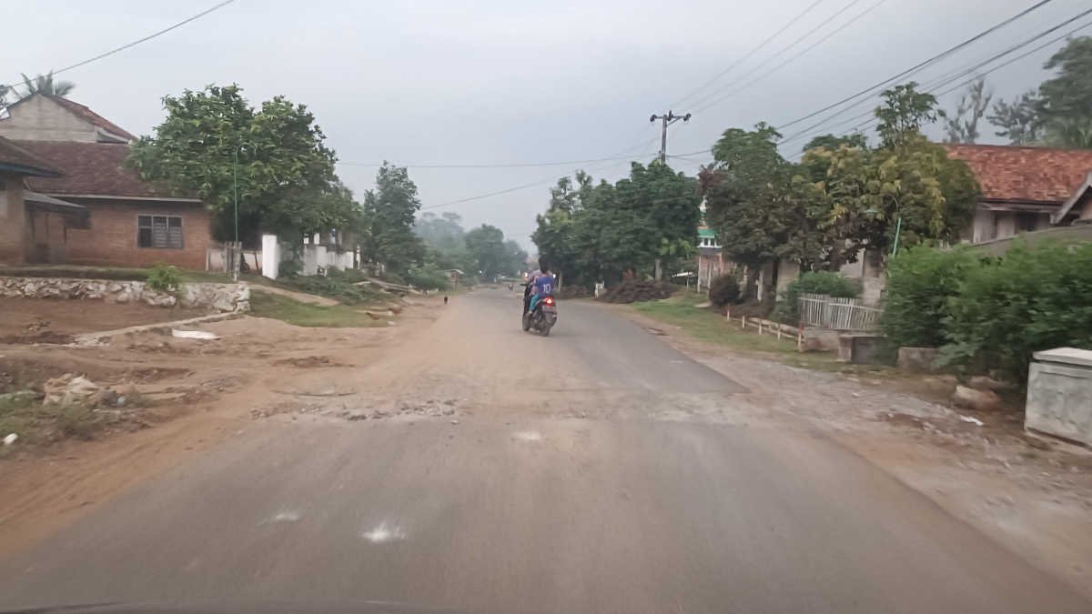 Waspada! Sisa Proyek Gorong-gorong di Desa GSB Bikin Jalan Rusak ... Waspada! Sisa Proyek Gorong-gorong di Desa GSB Bikin Jalan Rusak ...